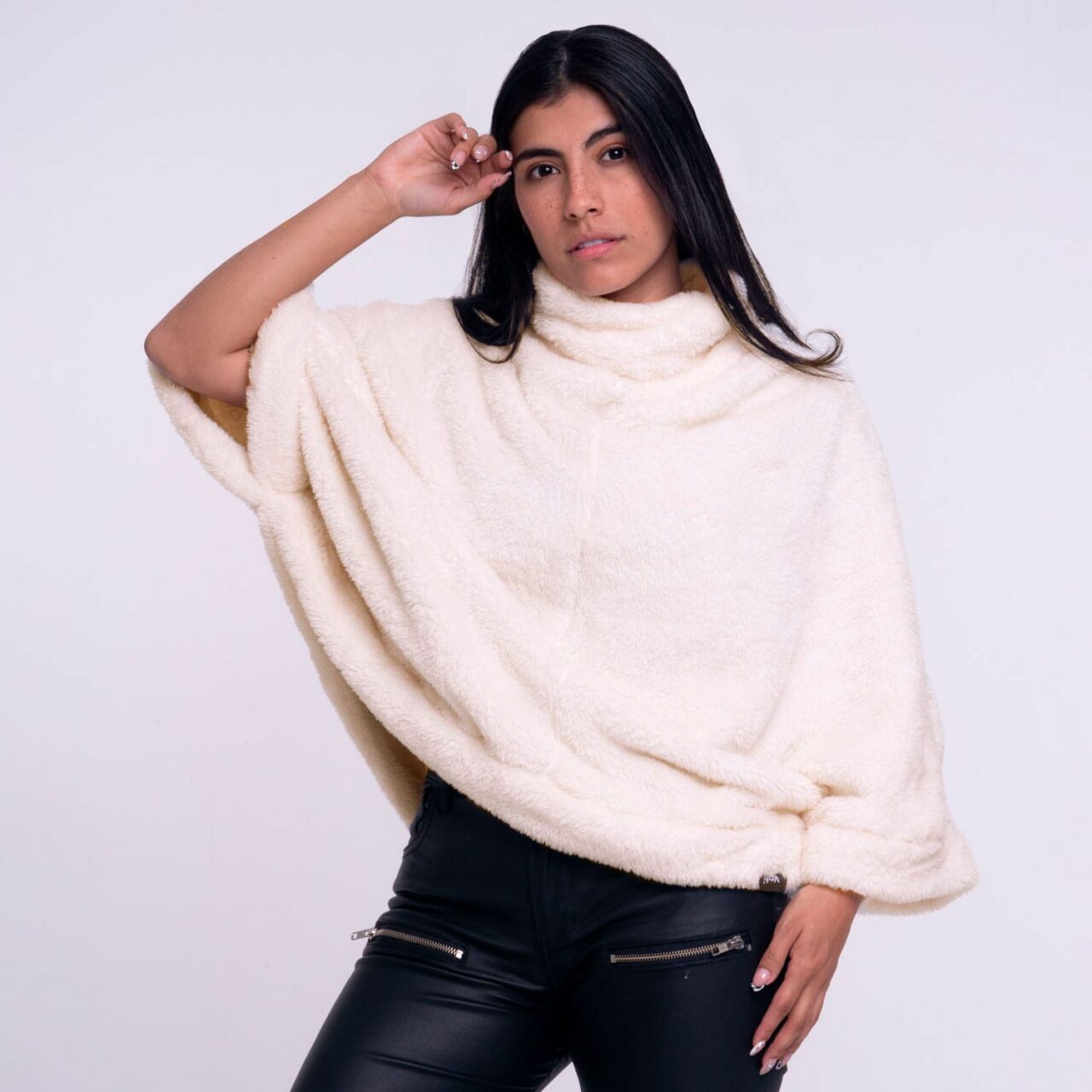 Saco peludo mujer - Poncho blanco Atacama - Yeti